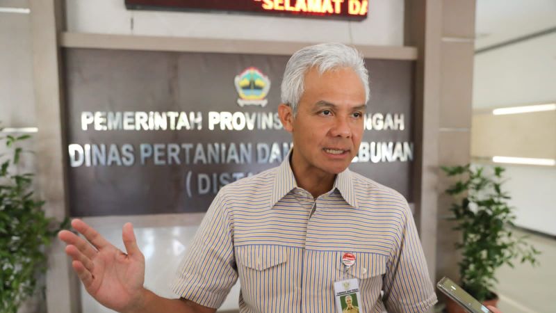 Ganjar Anggarkan Rp437 Miliar untuk Perbaikan Jalan di Jateng - ERA.ID