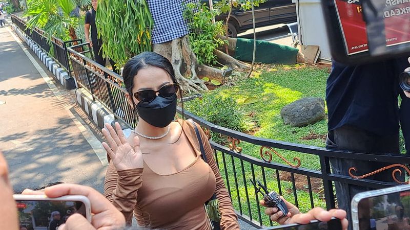 Datangi Polda Metro Jaya, Siskaeee Siap Diperiksa Kasus Pemeran Film Porno - ERA.ID