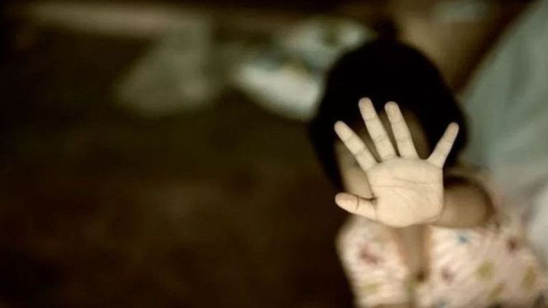 Viral Video 'Ibu Baju Oranye' Diduga Cabuli Anak Kandungnya, Polisi ...