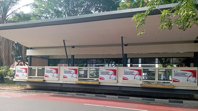 Stiker Pj Gubernur Heru Budi Jejali Halte TJ, Dishub DKI: Demi Jaga ...