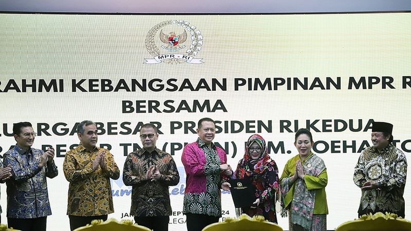 TAP MPR Soeharto Tak Dicabut, tapi Diusulkan Jadi Pahlawan Nasional ...