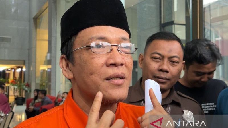 Mendadak Tampil Alim Pakai Peci Usai Jadi Tersangka, Immanuel Ebenezer ...