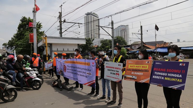 Masih Banyak Kecelakaan, Patuhi Rambu dan Jangan Pakai Headset Saat ...