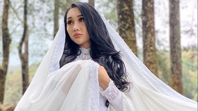 Lucina Luna Akui Sempat Punya Burung dan Dikejar-kejar Bule Saat di ...