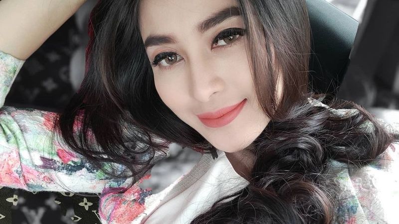 9 Tahun Ngaku Jadi Istri Kedua Pejabat, Pesona Model Gege Fransiska ...