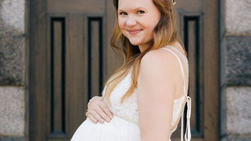 Ciri-Ciri Orang Hamil dari Raut Wajah, Salah Satunya Tampak Glowing - ERA.ID