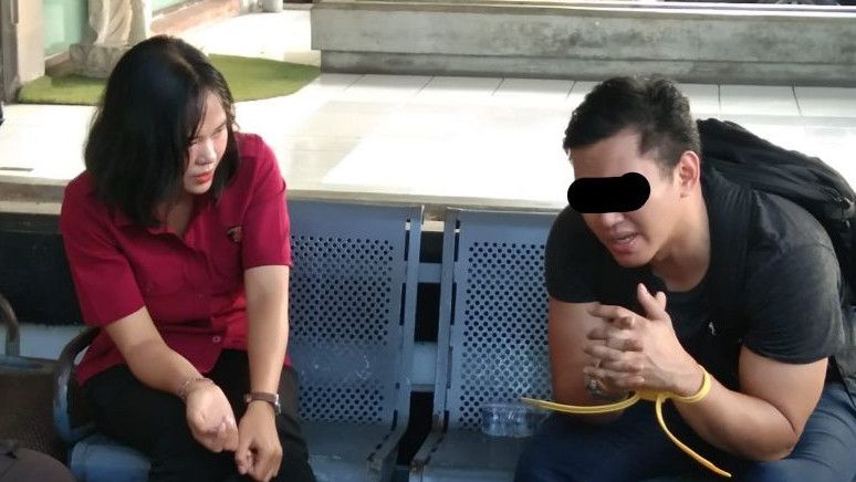 Ngamuk dan Rusak Fasilitas Bandara Ngurah Rai, Polisi Amankan Bule Asal ...