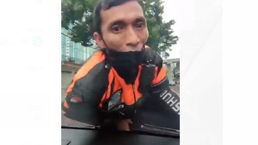 Kronologi Pegawai Dishub DKI Jakarta Nempel di Kap Mobil dan Dibawa ...