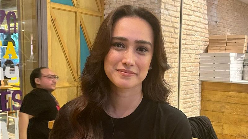 Isap Rokok Klobot Demi Peran, Alexandra Gottardo Ngaku Sempat Kesulitan ...