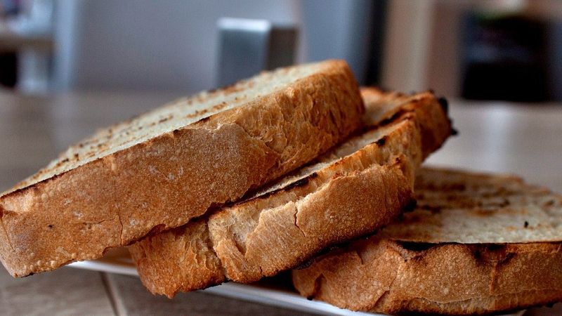 Isu Roti Aoka Diduga Gunakan Bahan Berbahaya Makin Meresahkan, DPR ...