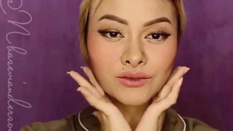 Viral, Wanita Bikin Tutorial Makeup Mirip Nikita Mirzani, Hasilnya Malah Mirip Aurel Hermansyah ...