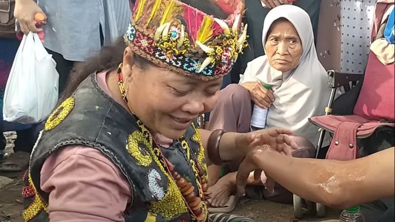 Mengenal Sosok Ida Dayak, Memulihkan Tulang Bengkok dengan Teknik ...