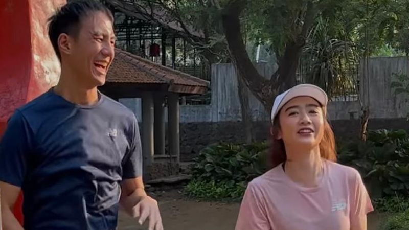 Hobi Lari, Febby Rastanty dan Daniel Mananta Beberkan Karakteristik Sepatu Lari yang Nyaman dan ...