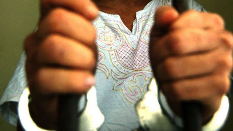 Keponakan Bunuh Paman Kasus Mayat dalam Sarung Tangsel Terancam Hukuman Mati - ERA.ID