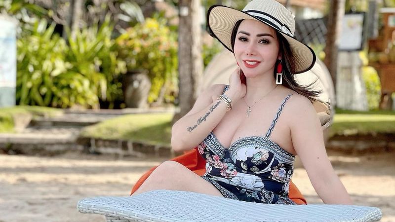 Usia 47 Tahun Bak Gadis, 5 Potret Seksi Femmy Permatasari yang Tampil Cetar Saat Liburan di Bali ...