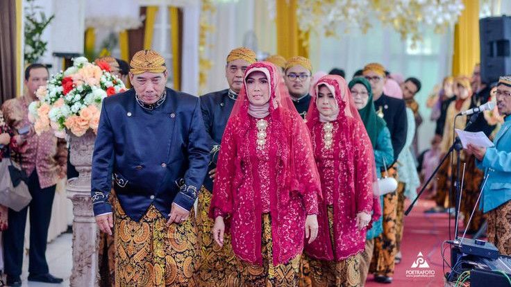 Kirab Pengantin Jawa: Makna, Filosofi, dan Tata Caranya - ERA.ID Kirab Pengantin Jawa: Makna, Filosofi, dan Tata Caranya - ERA.ID