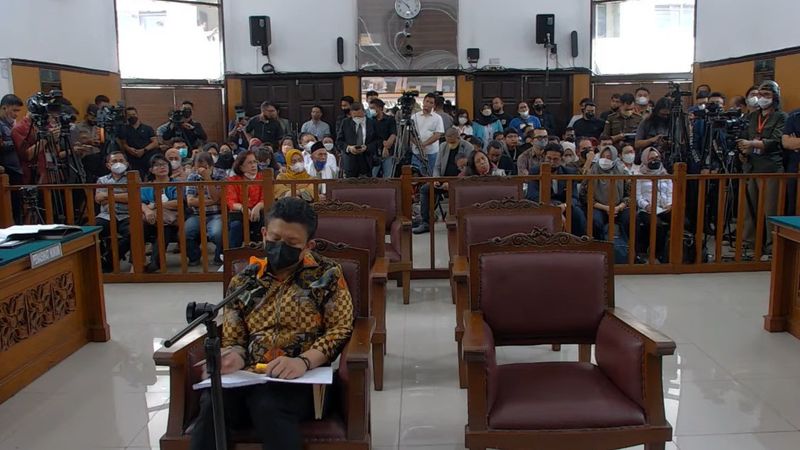 Ferdy Sambo Pakai Batik dan Gelang Saat Sidang Kasus Pembunuhan Brigadir J - ERA.ID