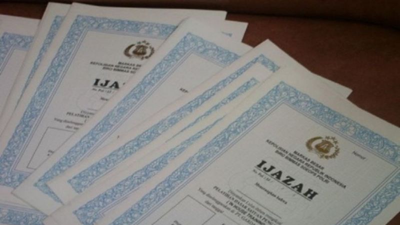 Perusahaan Menahan Ijazah Karyawan? Begini Peraturannya - ERA.ID