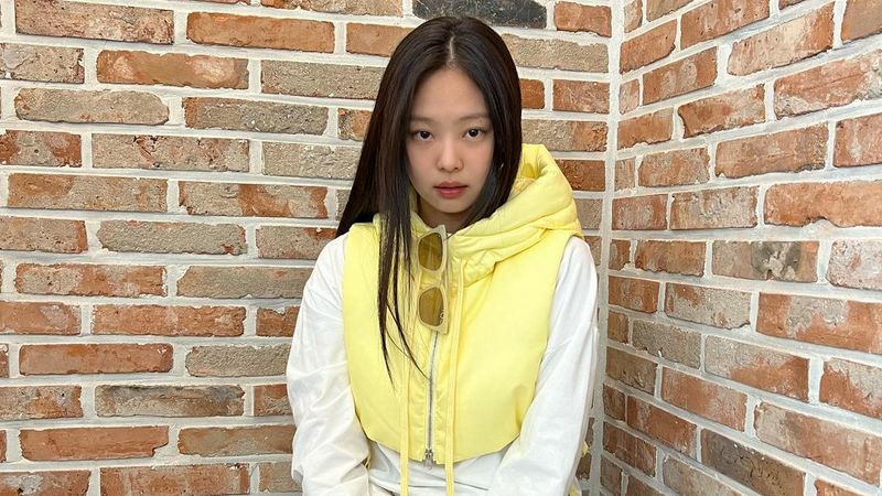 Jennie BLACKPINK Pakai Jersey Manchester United di MV Pink Venom ...