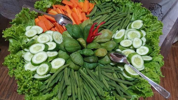 Daun Lalapan Sunda Selain Menyegarkan juga Banyak Manfaatnya - ERA.ID