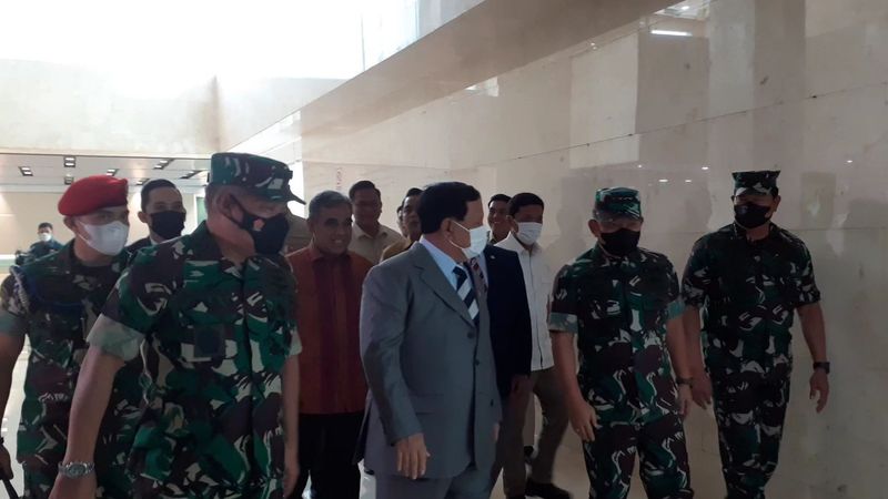 Kompak! Panglima TNI dan KSAD Hadiri Rapat Kerja dengan Komisi I DPR Usai Diisukan Konflik - ERA.ID