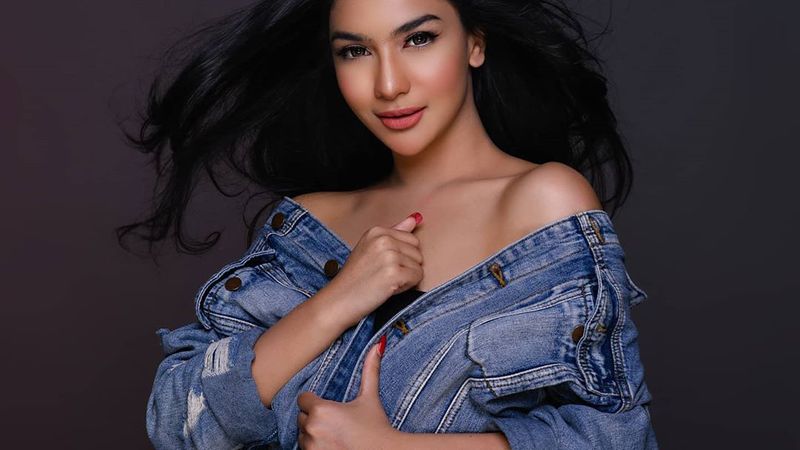 Siva Aprilia Selfie Bareng Zack Lee, Warganet Salfok Ada Kasur - ERA.ID