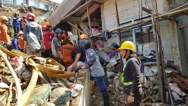 Korban Tewas Akibat Longsor di Gang Barjo Kembali Ditemukan, Tinggal Dua Orang Lagi - ERA.ID
