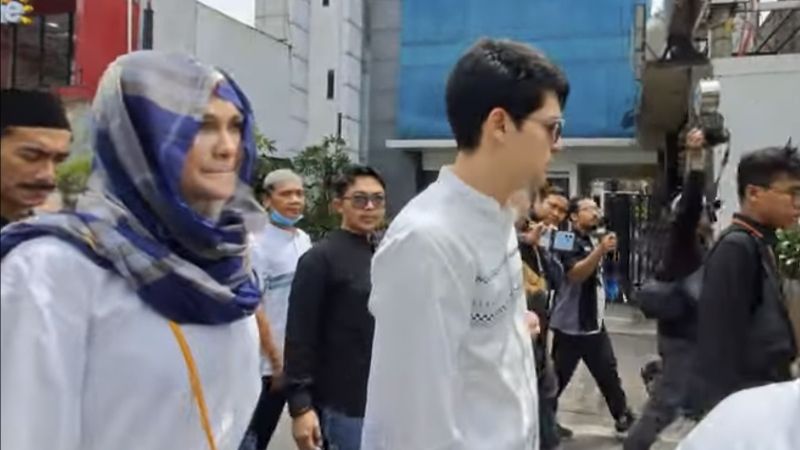 Ibunda Maxime Bouttier Meninggal Dunia, Luna Maya Setia Mendampingi ...