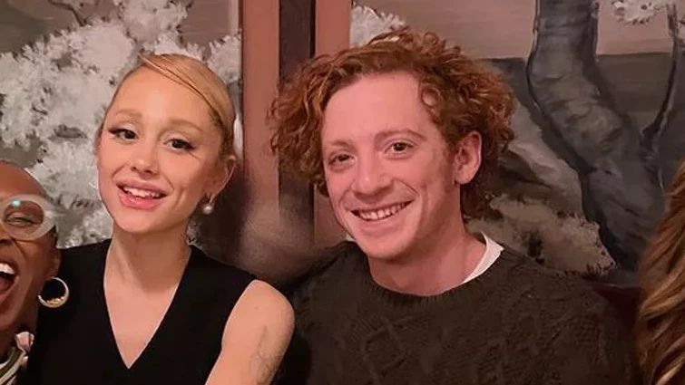 Usai Dikabarkan Cerai dari Dalton Gomez, Ariana Grande Disebut Jalin ... Usai Dikabarkan Cerai dari Dalton Gomez, Ariana Grande Disebut Jalin ...