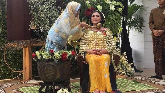 Mengenal Tradisi Mitoni yang Ada di Masyarakat Jawa - ERA.ID
