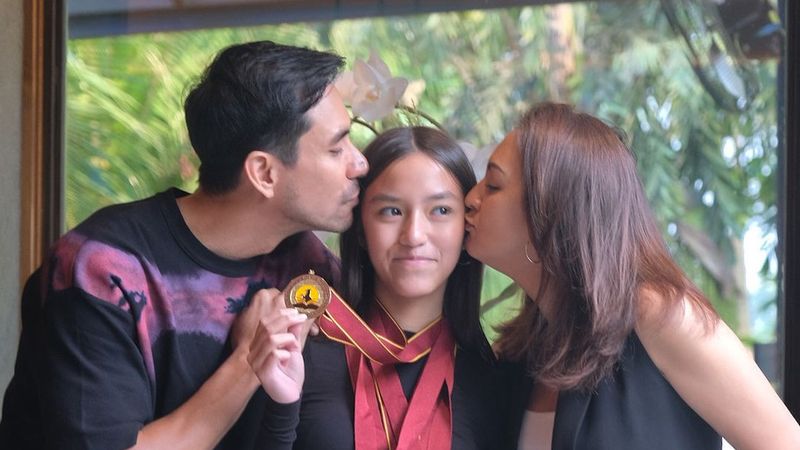 Putrinya Bawa Medali Emas dari World Scholar's Cup 2024, Darius ...