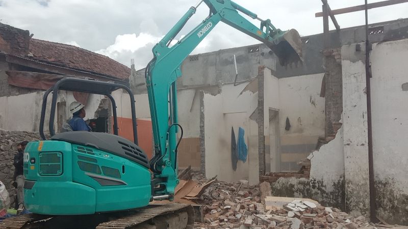 Diduga Jadi Penyebab Longsor di Gang Barjo, Pemkot Bogor Bongkar Kos-kosan yang Ada di Tebingan ...