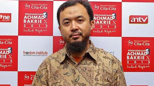 Viral, Ilmuwan Yogi Ahmad Erlangga Berjenggot dan Berjidat Hitam, Denny ...