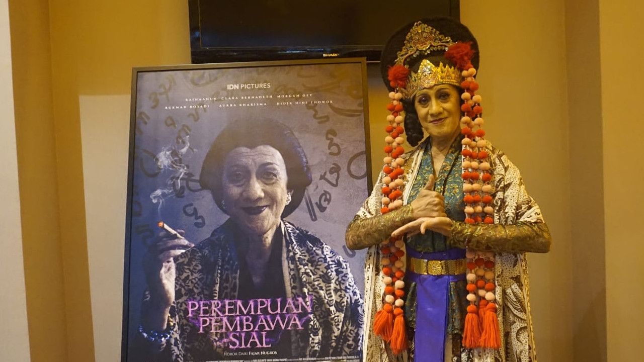 Cerita Didik Nini Thowok Syuting Perempuan Pembawa Sial, Ikut Riset Bareng Fajar Nugros - ERA.ID