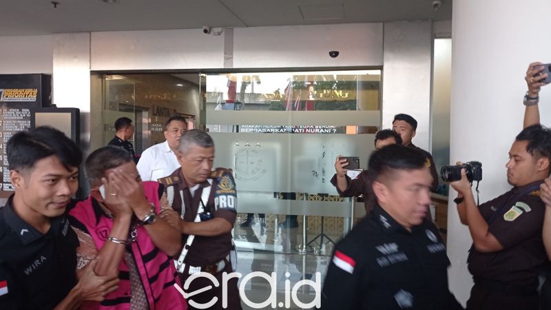 Eks PLT Kadis ESDM Babel Jadi Tersangka Baru Korupsi Timah, Nangis Saat Ditahan - ERA.ID