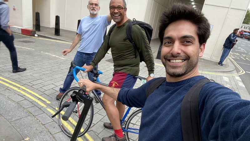 Mengenal Sosok Mahyar Tousi yang Disebut Menghina Batik - ERA.ID