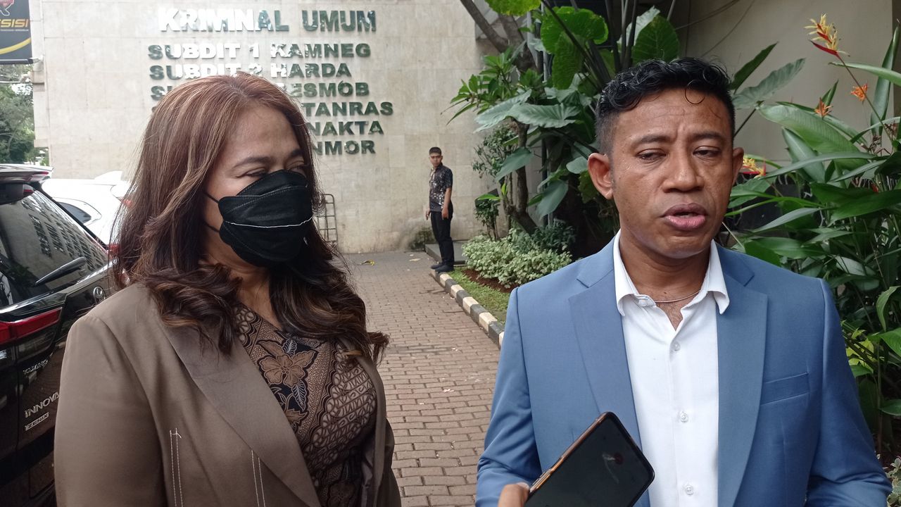 Korban Pelecehan Eks Rektor UP Minta Kemendikti Cabut Gelar Profesor Edie Toet Hendratno - ERA.ID
