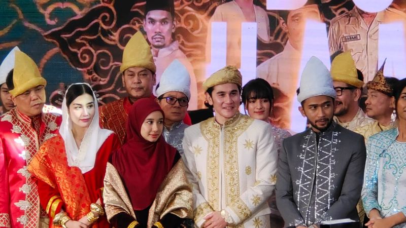 Meriah dengan Dekorasi Adat Minang, Gala Premiere Film Buya Hamka ...