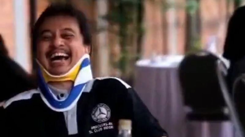 Viral! Video Roy Suryo Tertawa Bahagia di Acara Klub Mercy Sambil Pakai Penyangga Leher, Husin ...