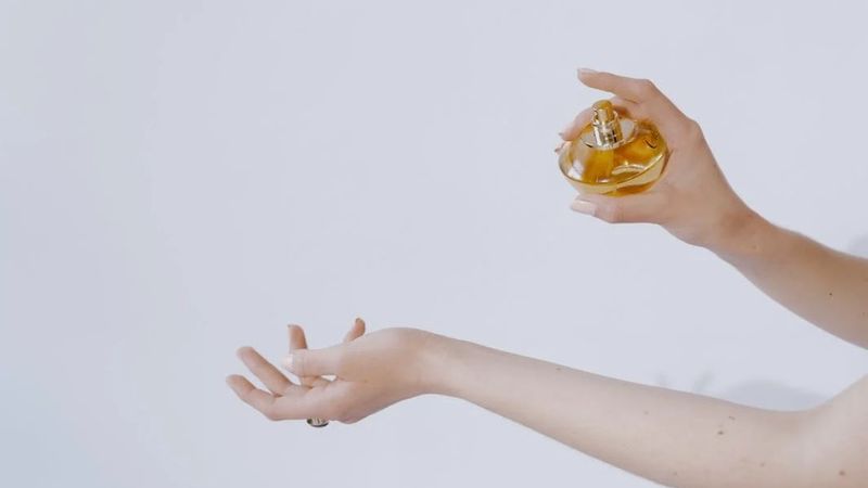 5 Tips Memakai Parfum yang Benar untuk Wangi Maksimal dan Tahan Lama ...