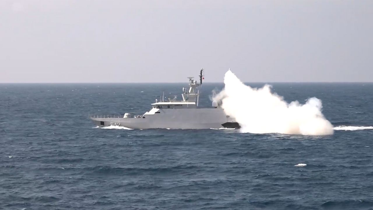 Aksi Tembakan Rudal C-705 dari KRI Clurit-641 dan KRI Kujang 642 TNI AL ...