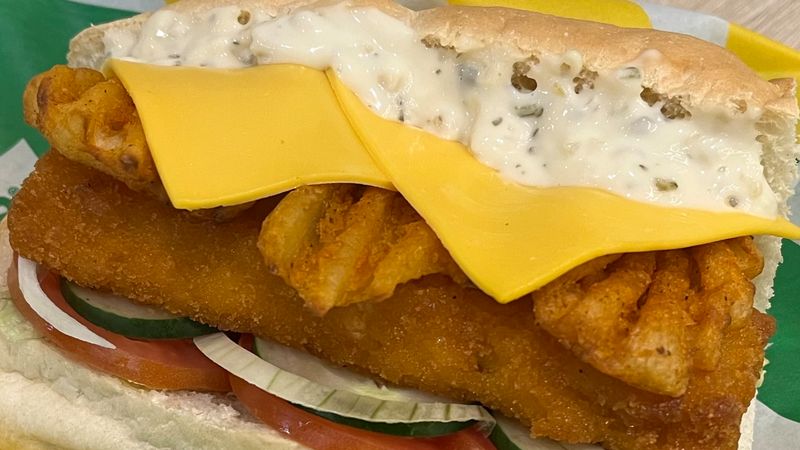 Nikmati Sandwich Isian Ikan Pollock yang Kaya Nutrisi - ERA.ID