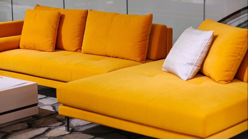 5 Keunggulan Memilih Sofa L Dibandingkan Sofa Biasa - ERA.ID