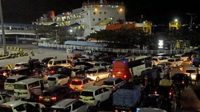 Tarif Penyeberangan Merak-Bakauheni Naik Imbas Penyesuaian Harga BBM ... Tarif Penyeberangan Merak-Bakauheni Naik Imbas Penyesuaian Harga BBM ...