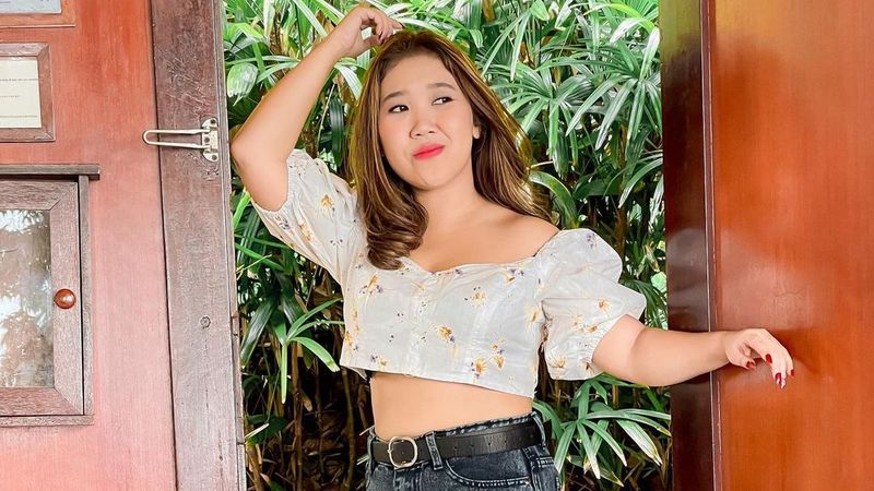Jago Roasting Artis Hingga Para Pejabat, 5 Potret Komika Kiky Saputri yang Tampil Seksi - ERA.ID