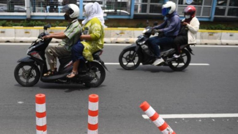 Demi Keselamatan Pengguna Jalan, Dishub DKI Cabut Tiang Kerucut Pembatas Jalur Sepeda - ERA.ID