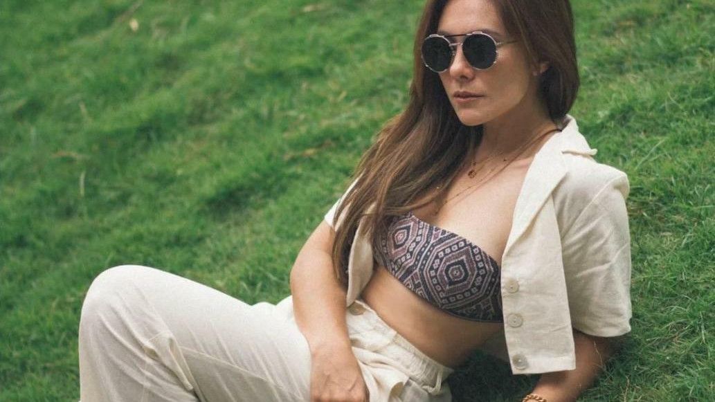 Hot Mom, Begini Pose Seksi Wulan Guritno Pakai Bra Merah dan Celana Transparan, Netizen Langsung ...