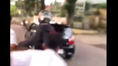 Viral! Diduga Mesum di Dalam Mobil, Pasangan Ini Langsung Tancap Gas Usai Kepergok Anak SMA - ERA.ID